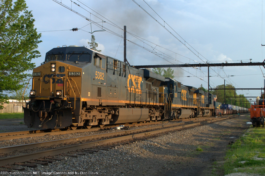 CSX ES40DC 5382 leads Q034-16